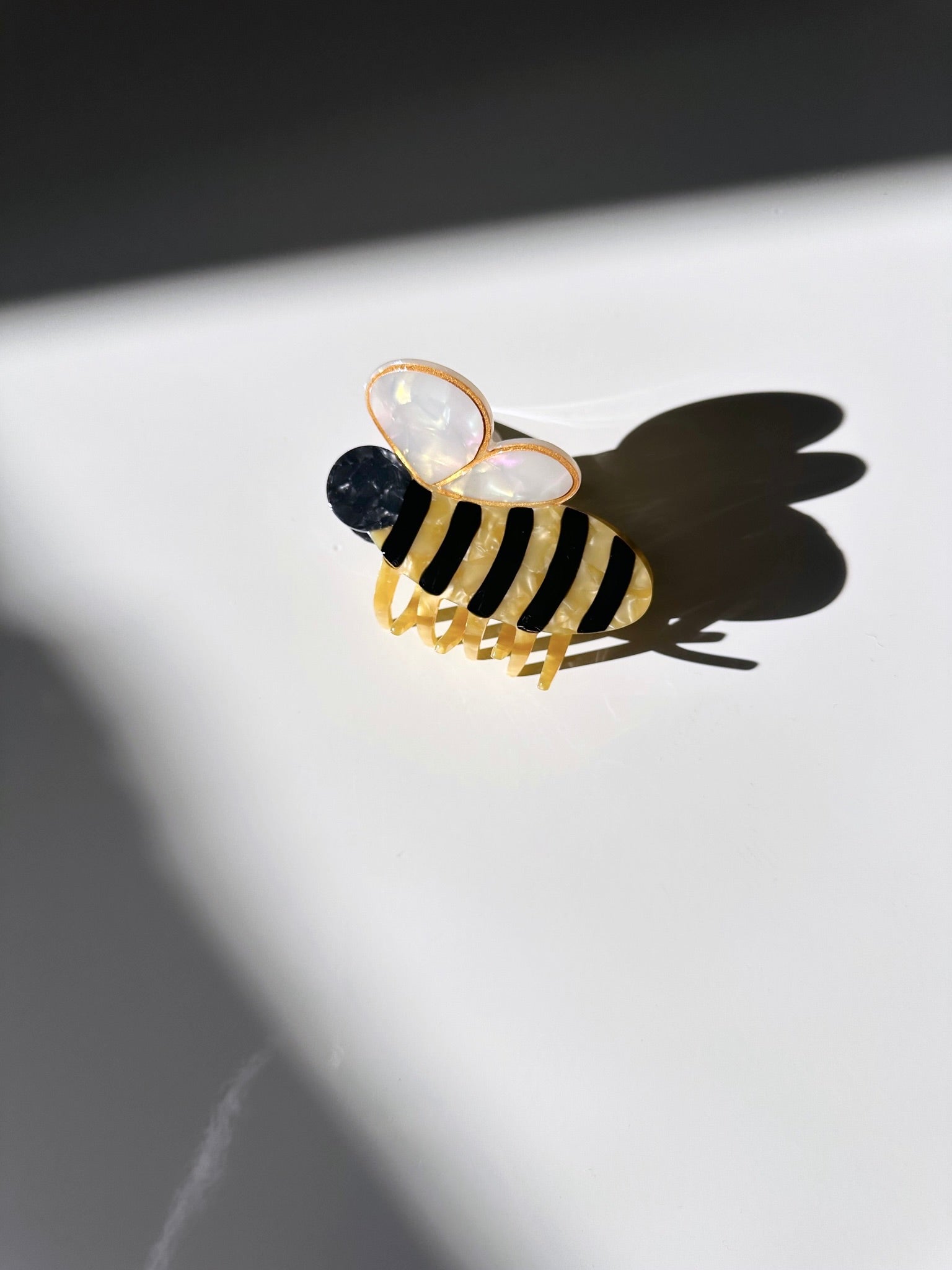 Hand-painted Bee Claw Hair Clip | Eco-Friendly – Solar Eclipse