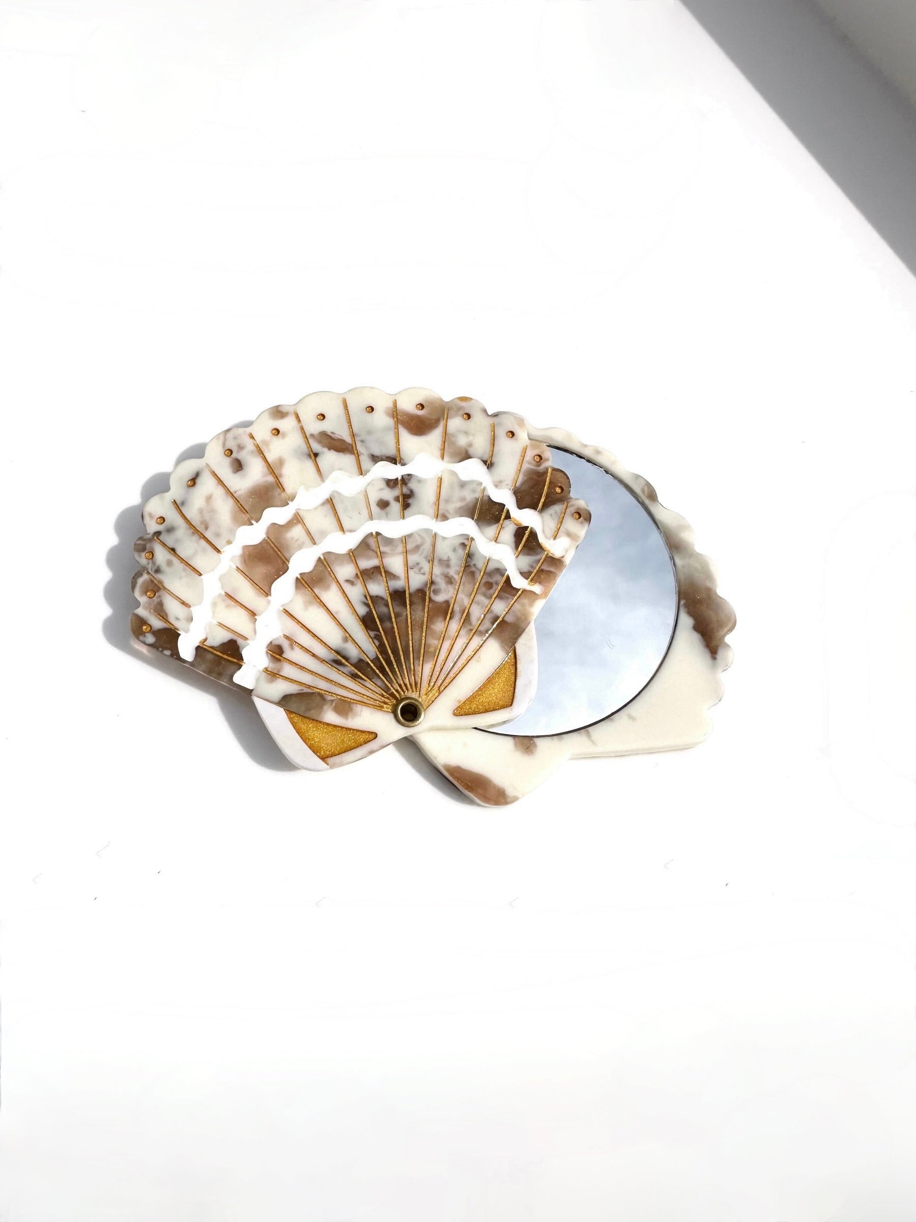Hand-painted Seashell Compact Mirror | Eco-Friendly – Solar Eclipse